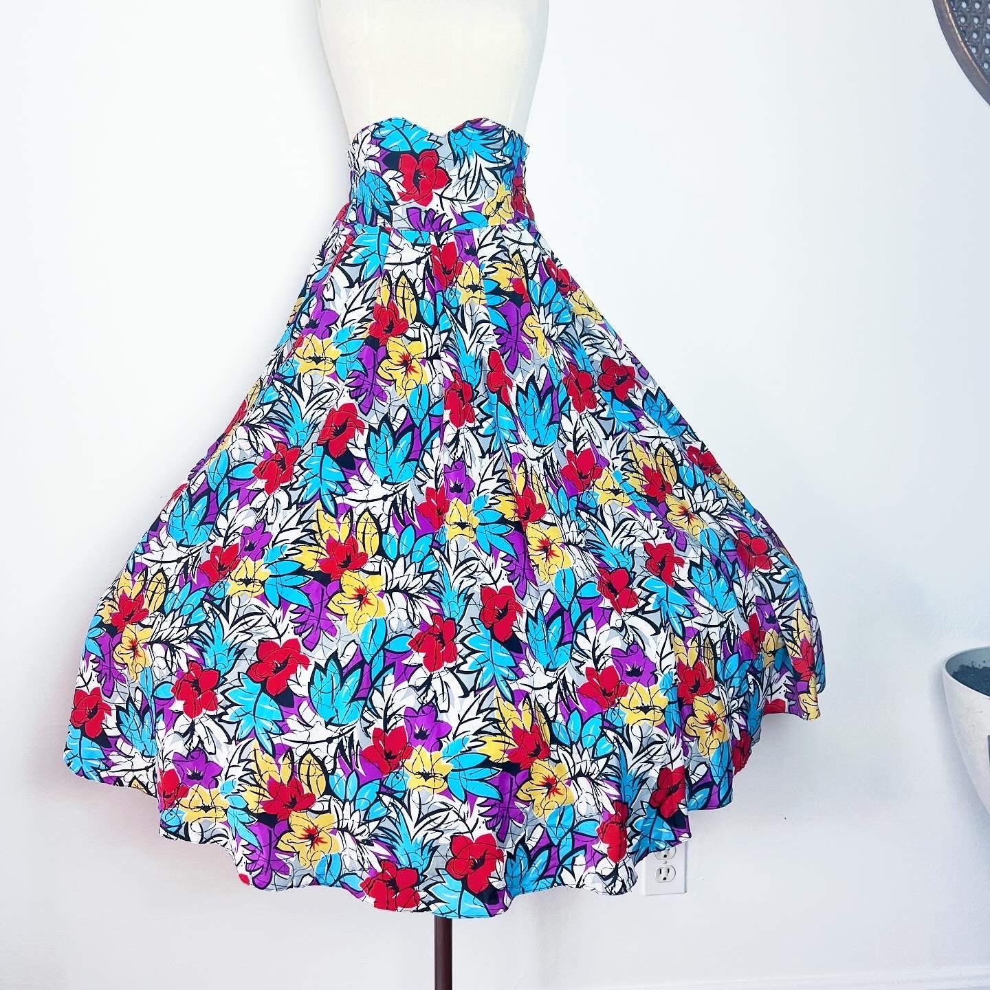 FAYVA 1983 80’s 80s Rayon Spring Floral Flowers Vintage Notched High ...