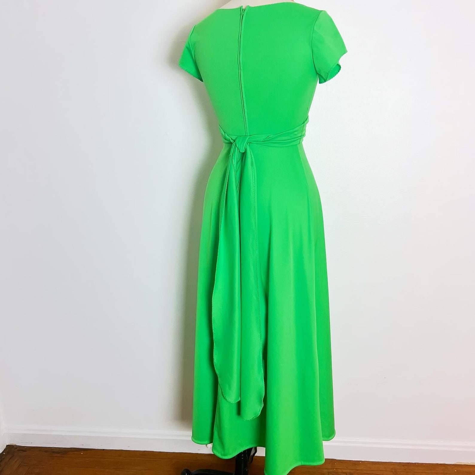 SHAMROCK Kelly Apple Green 1970’s 70s Empire Waist Plunging V Bust ...