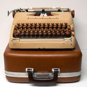 Vintage Working Tower President Portable Typewriter With Original Case ...