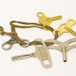 Group of Five Vintage Assorted Clock Winding Keys Brass and Steel ...