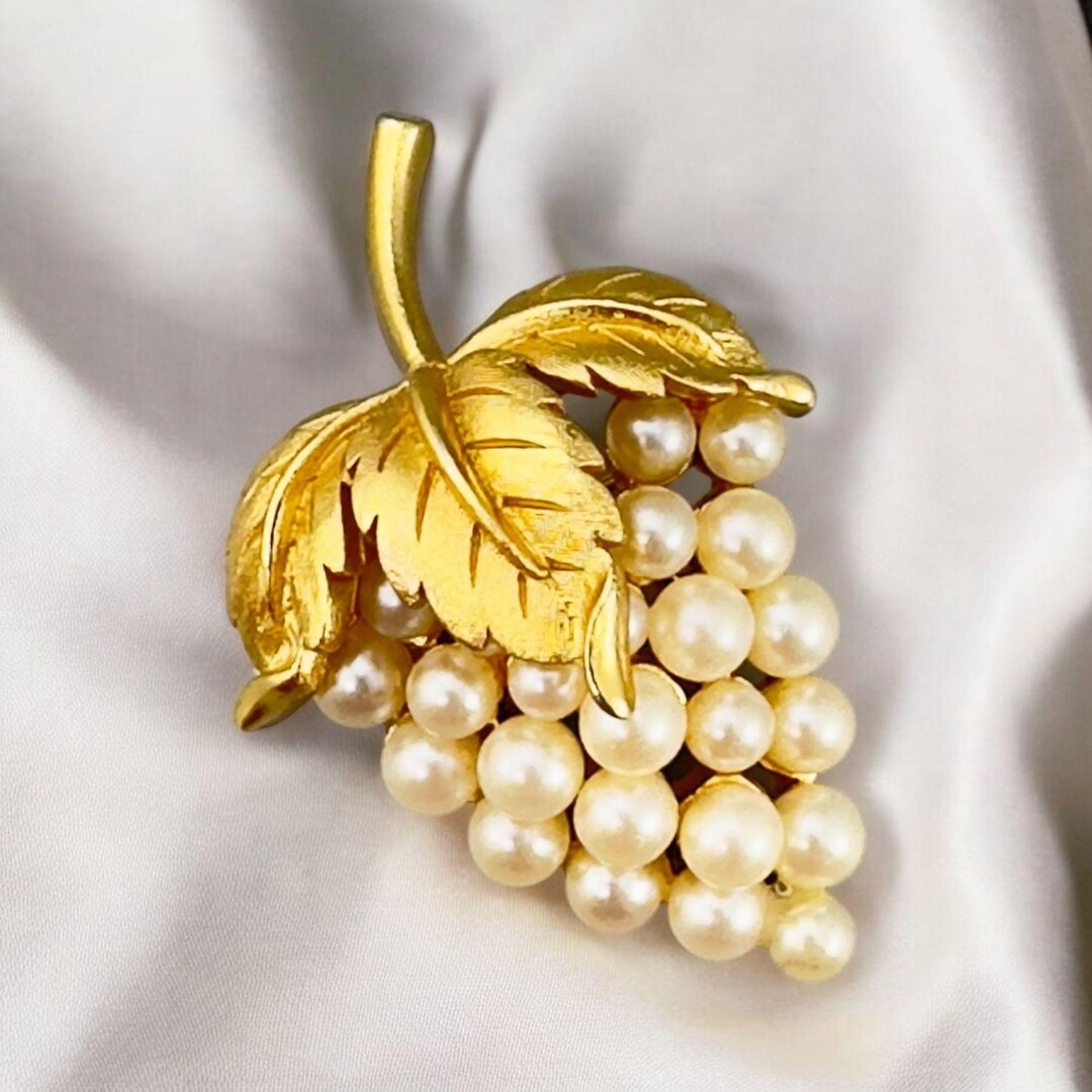 Vintage Crown Trifari Gold-tone Strawberry Grape Faux Pearls Cluster ...