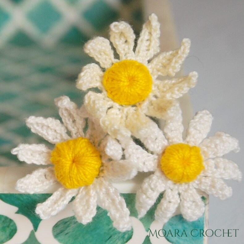 Crochet Daisy Flower Pattern - Step by Step Crochet Flower Pattern With ...