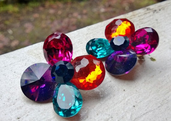 Vintage Nelly Designer Jewel Bright Tone Rhinestone E… - Gem