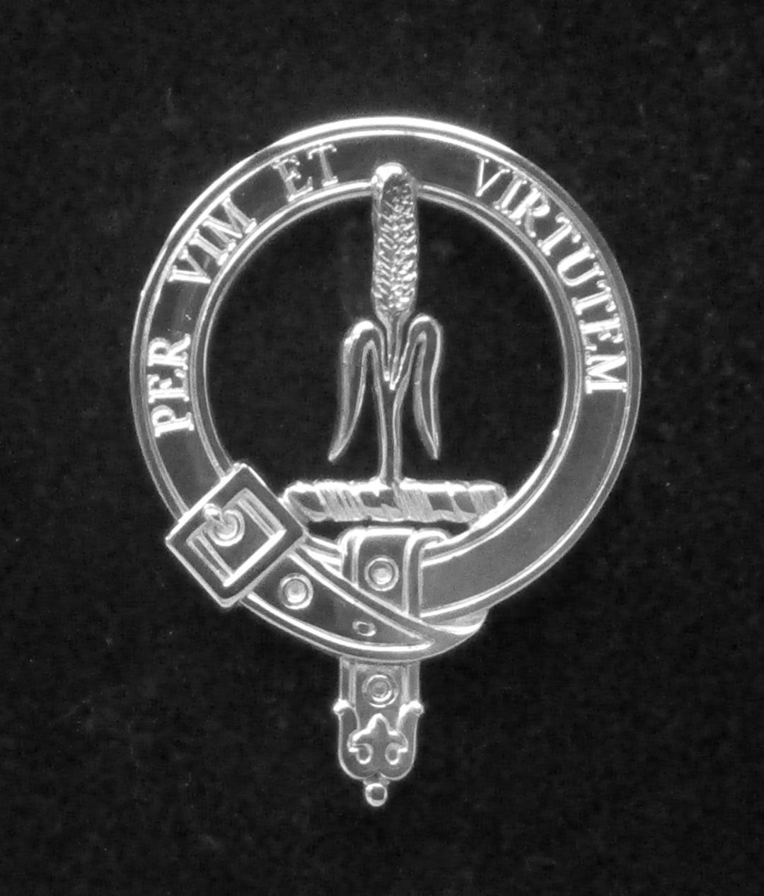 Yule Scottish Clan Crest Badge in Solid Sterling Silver or 14K Yellow ...