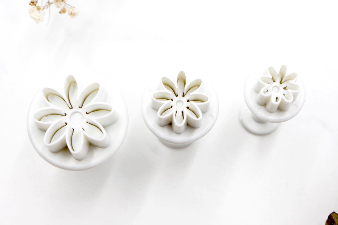Daisy Flower Cookie Cutters – Mini Plunger Set, Baking & Clay (3pc) - Etsy