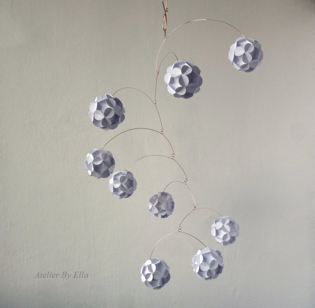 Mobile suspendu, Boules blanches en papier, Kinetic, Décoration - Etsy ...