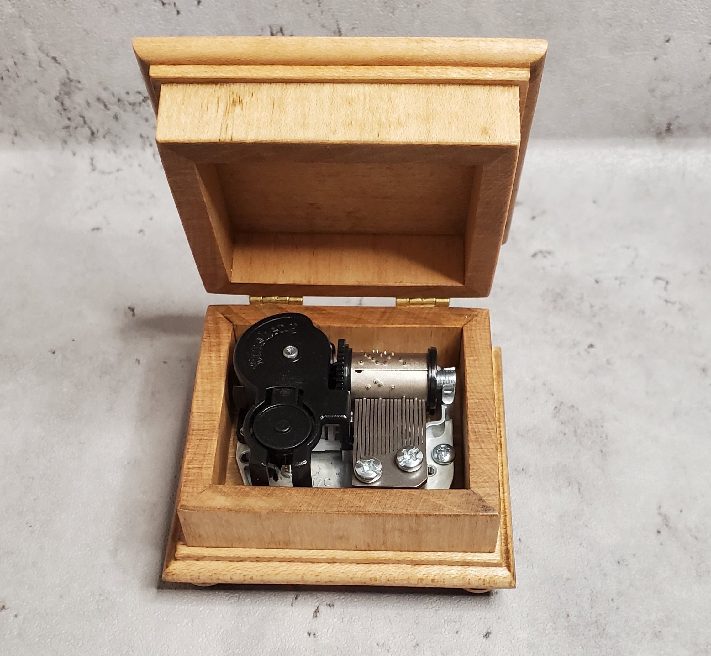 Easter Bunny Music Box Playing What a Wonderful World Song, Best Easter ...