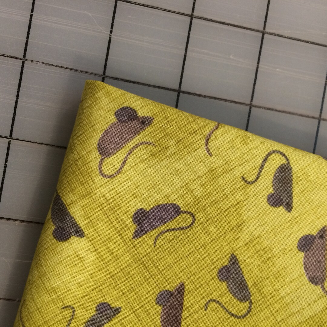 FAT QUARTER Cut of Smarty Cats by Maria Carlucci - Toy Mouse in Pickle ...