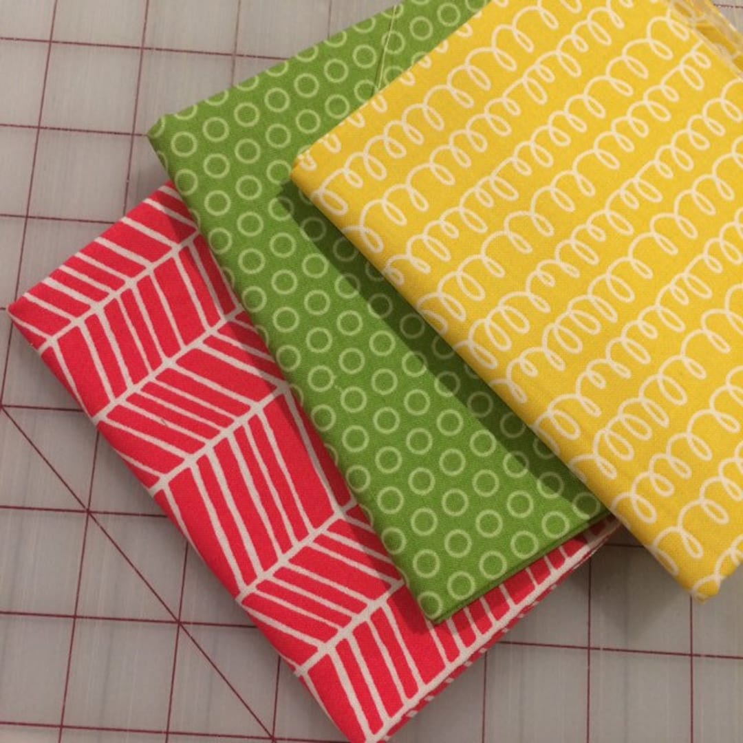 FAT QUARTER Bundle of 3 - Circle Dot, True Colors, and Curious Dream ...