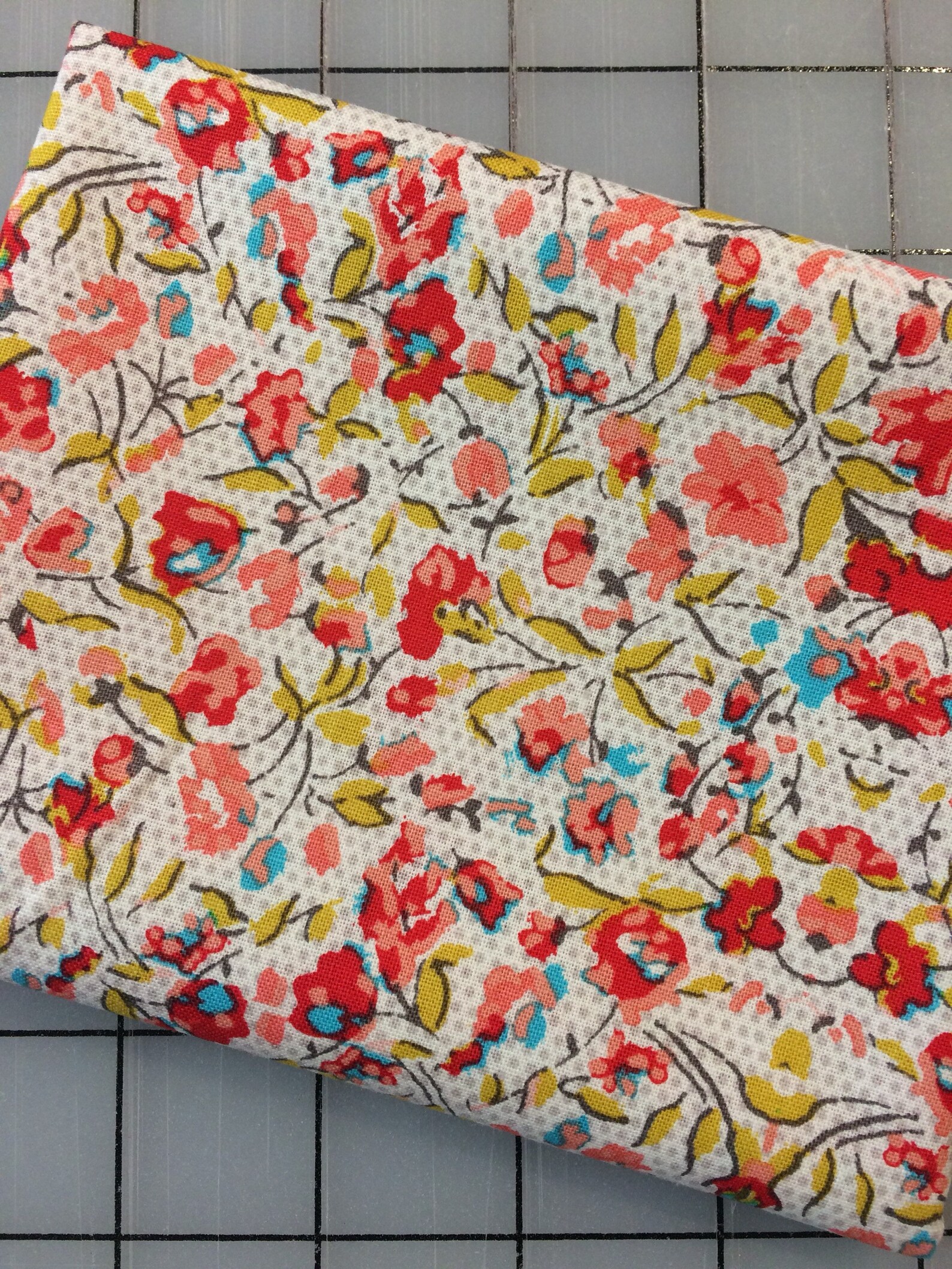 Riley Blake - FAT QUARTER Cut of Sundance - Floral in Gray **FQ Cuts ...