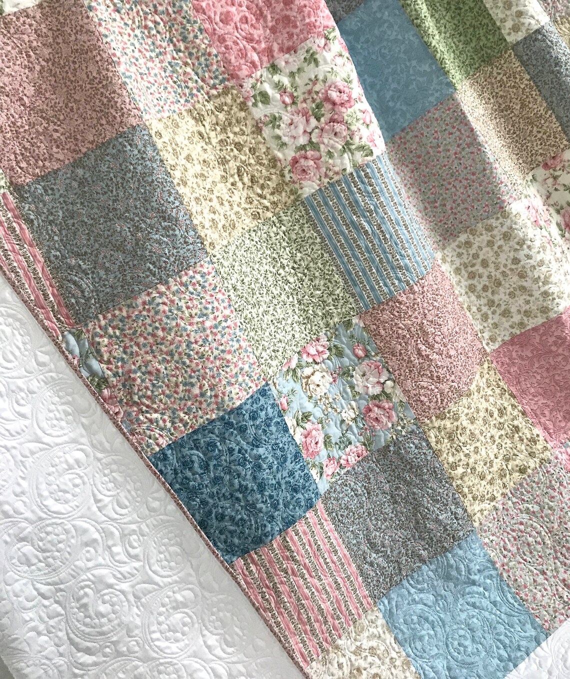 King Patchwork Quilt With Floral Fabrics Shades of Pink Green | Etsy Canada