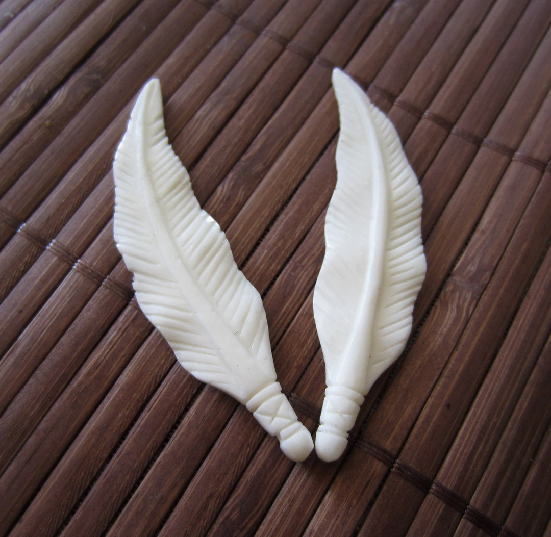 TODAY SALE Gorgeous Pair Carve Bone Leaf Pendant , Bali Handmade Carved ...