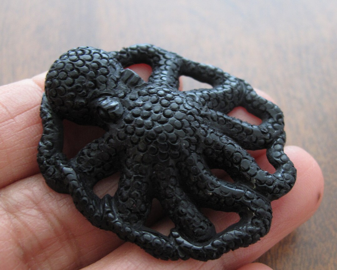 NEW ARRIVAL Elaborately Detailed Hand Carved Octopus , Buffalo Horn ...