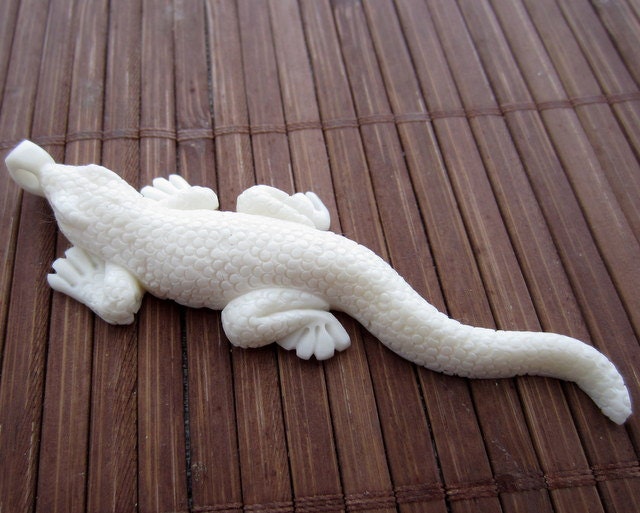 Amazing Detail Hand Carved Large Gecko, Balinese Carving, Buffalo Bone ...