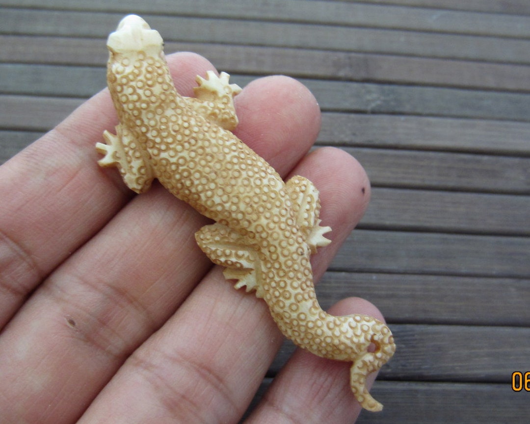 Beautiful Large Excellent Detail Hand Carved Gecko, Carved Bone ...