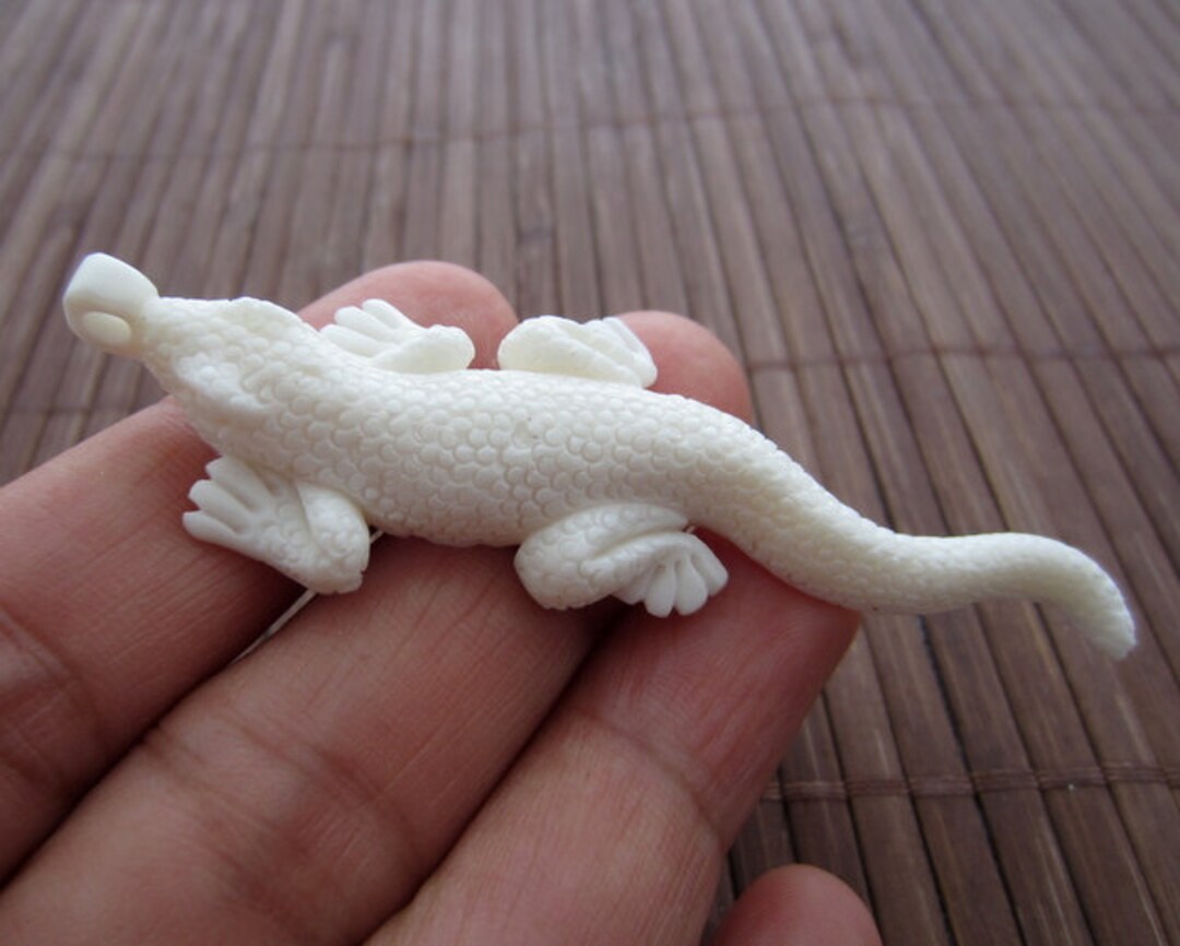 Amazing Detail Hand Carved Large Gecko, Balinese Carving, Buffalo Bone ...