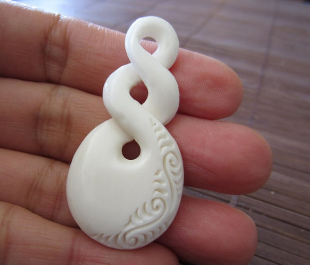 Engraved Infinity Twisted Pendant, Hand Carved Infinity Symbol, Pikorua ...