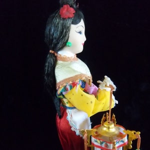 Gorgeous Alluring Blue Eyed Geisha Doll Figurine Holding a Chinese ...