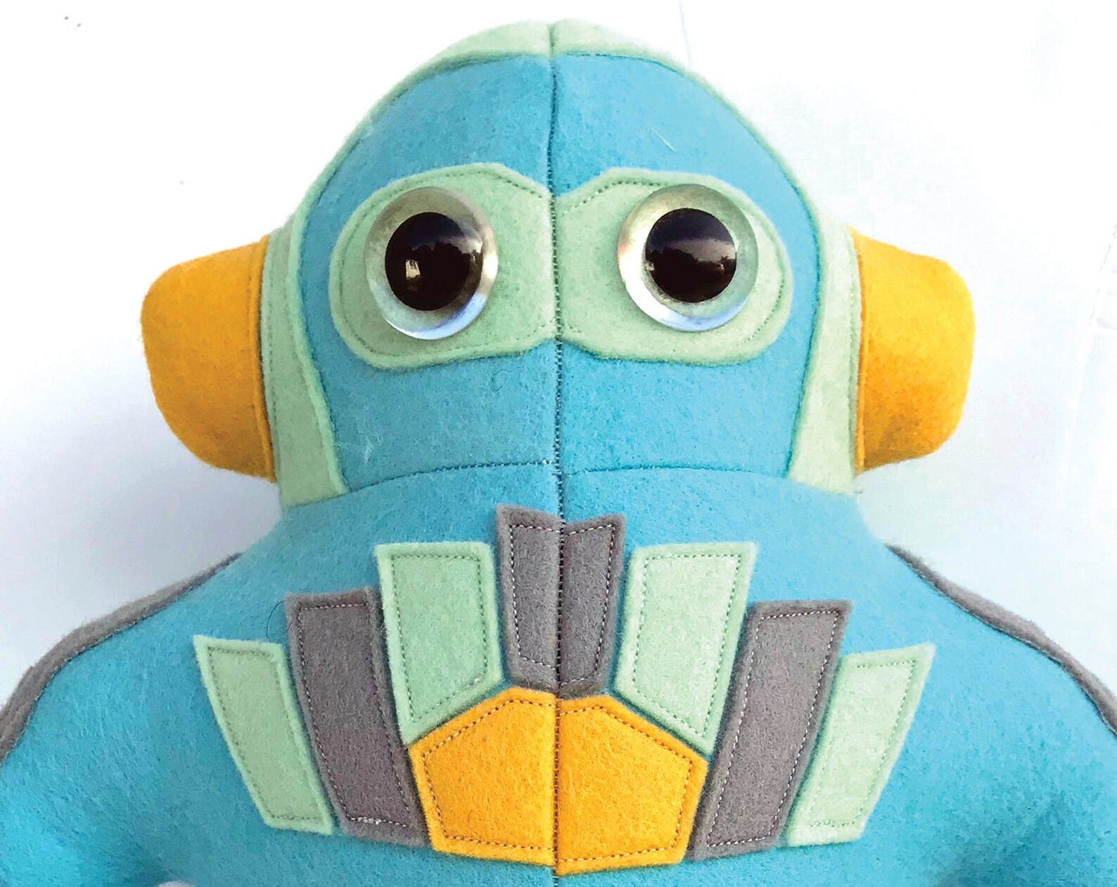 B-movie Robot plush toy sewing pattern with appliqué | Etsy France