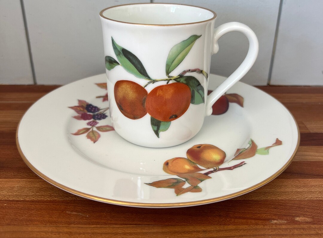 Royal Worcester Evesham Plate /cup (1961) - Etsy