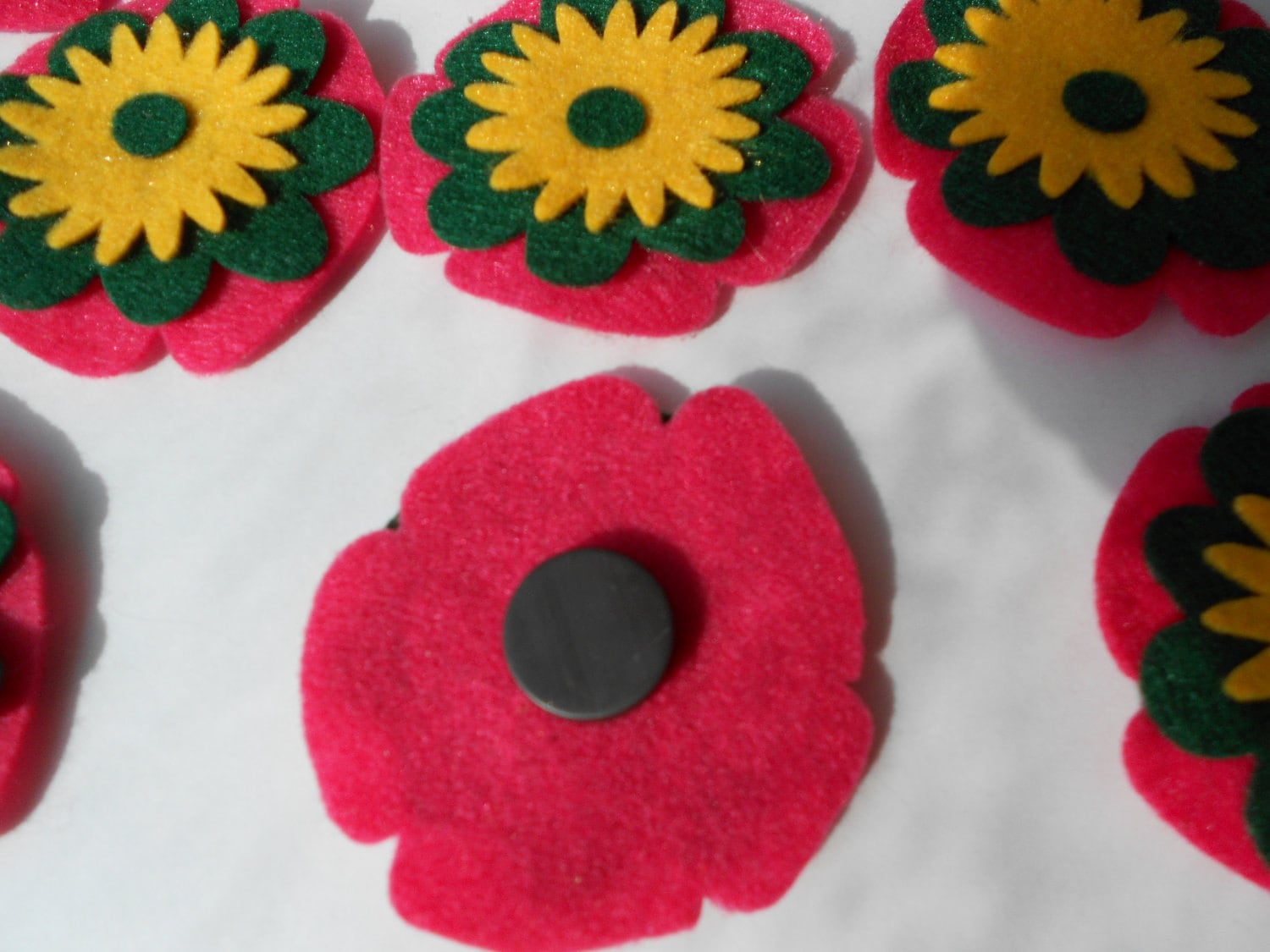 9 CUTE felt flower magnets large bold colors dark green | Etsy