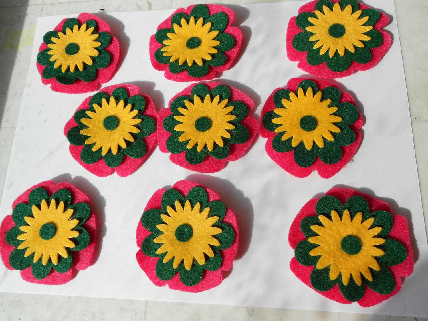 9 CUTE felt flower magnets large bold colors dark green | Etsy