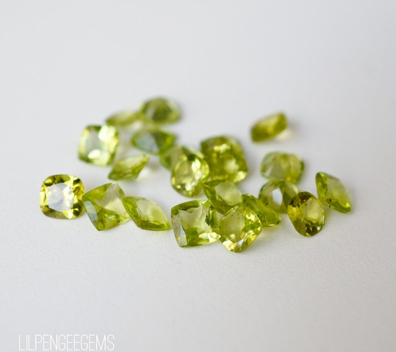 Piedras preciosas facetadas de 5 mm de peridoto verde SQUARE | Etsy Piedras preciosas facetadas de 5 mm de peridoto verde SQUARE | Etsy