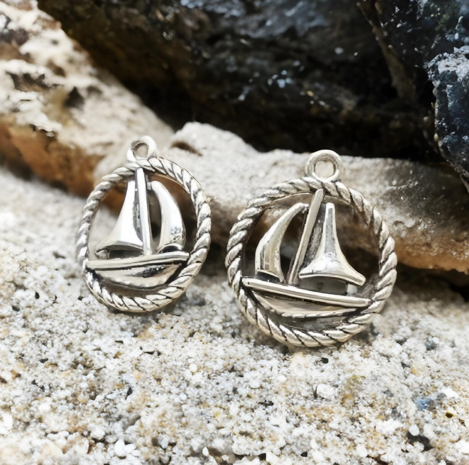 10 Small Sailboat Charms Silver Boat Charms in Rope Circle Nautical ...
