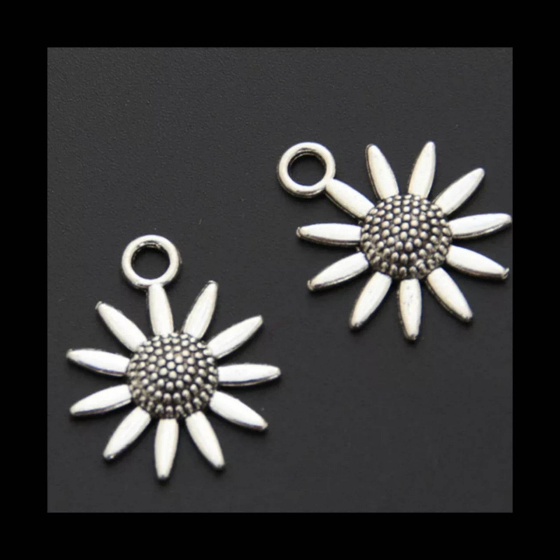 Lovely Daisy Charms Flower Charms Spring Charms Detailed Daisy | Etsy