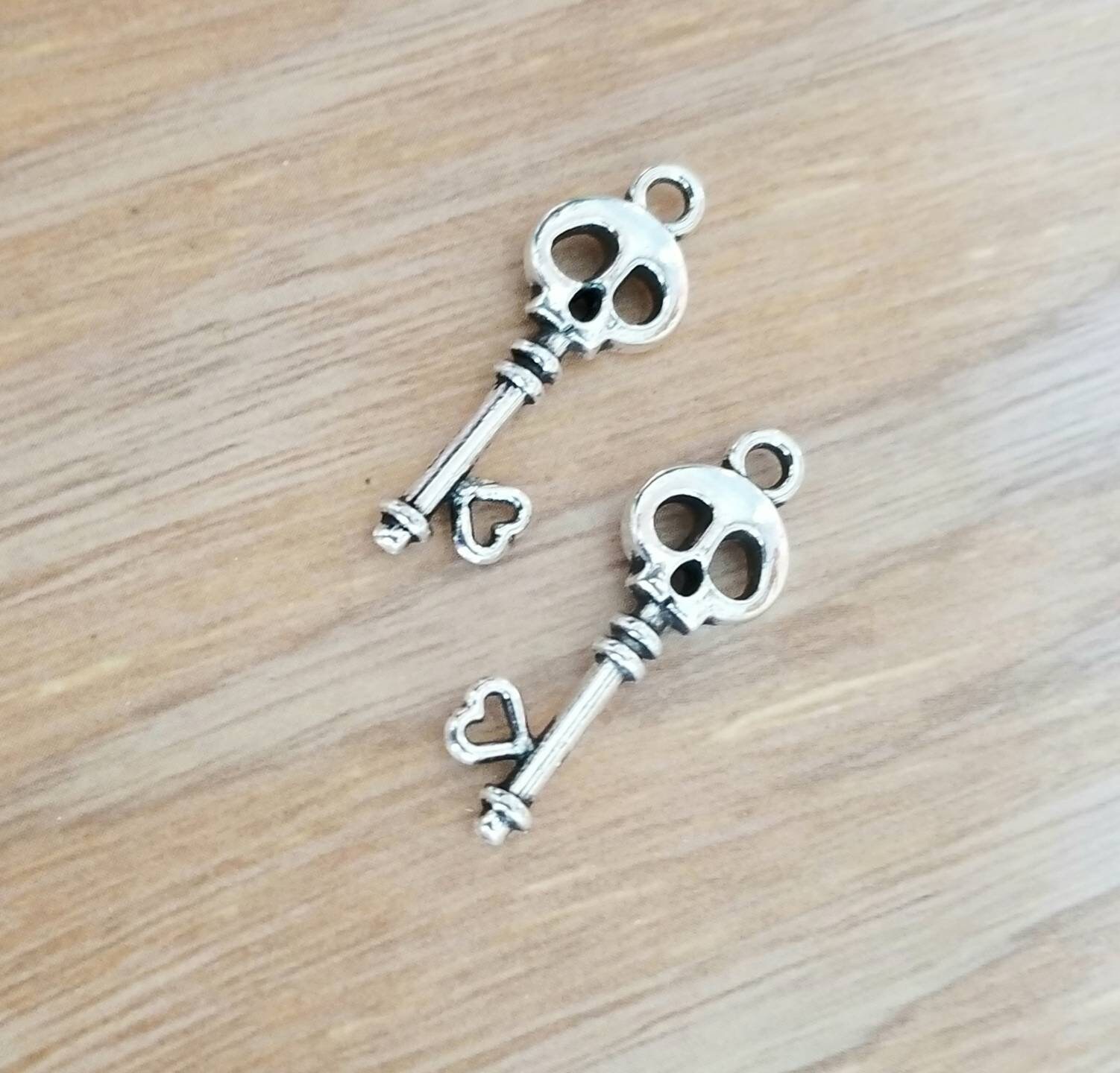 6 Cool Skeleton Keys Well Crafted Skull Key Charms Double | Etsy
