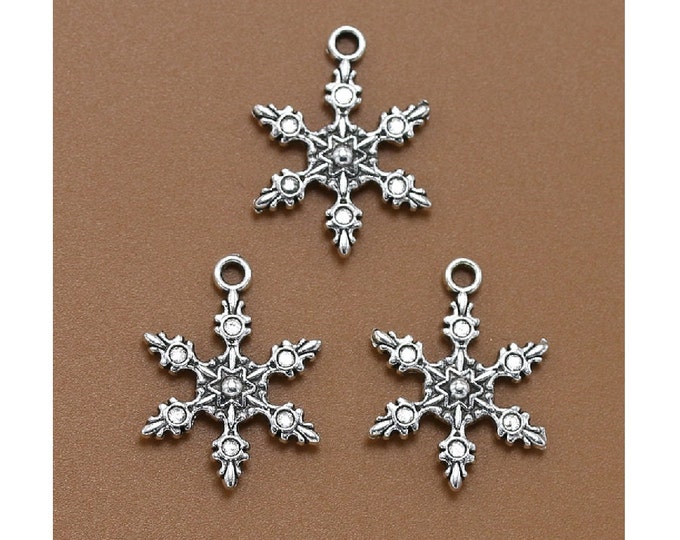 10 Snowflake Charms Silver Snowflakes Frozen Charms Lovely Detailed ...