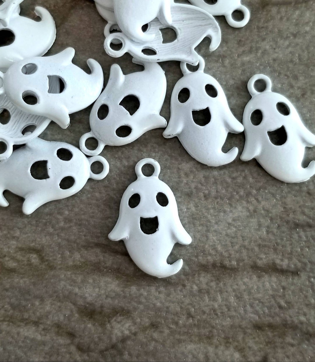 Ghost Charms White Enamel Ghost Charms Spooky Haunts Halloween Charms ...