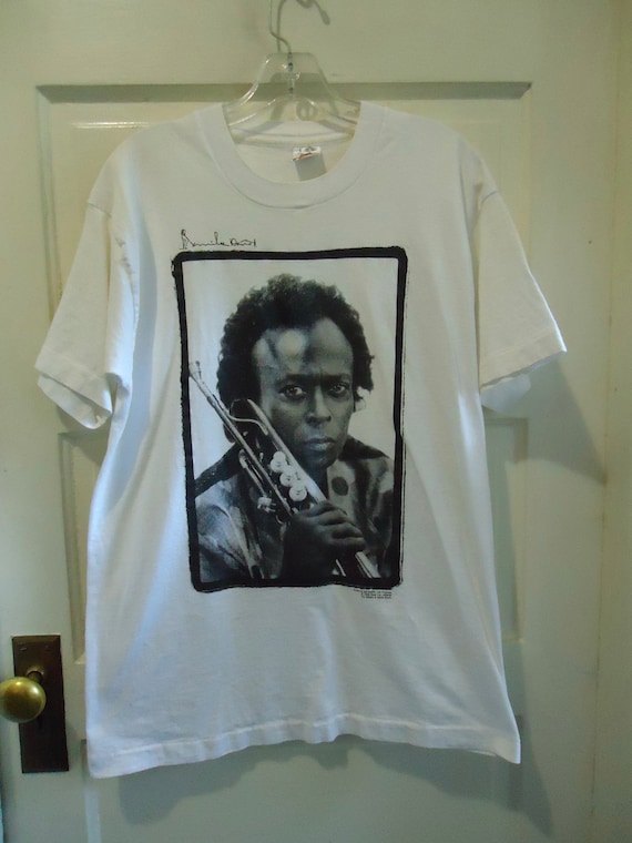 Miles davis graphic tshirt - Gem Miles davis graphic tshirt - Gem