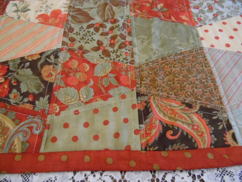 Moda Peace on Earth Tumbler Pattern Quilted Table Runner Quilted Table ...