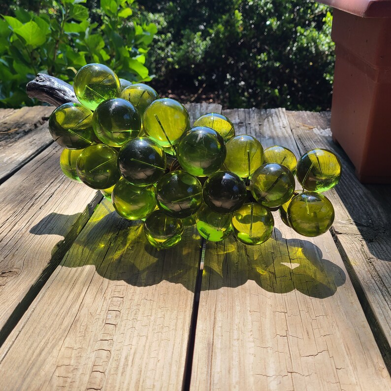 Vintage Lucite Grapes 1960s Bunch of Lucite Table Grapes Avocado Green ...
