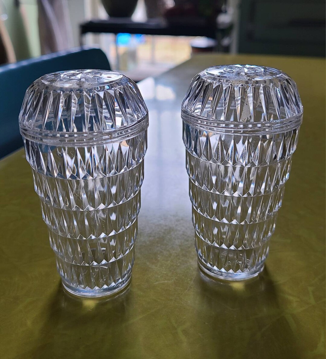 Vintage Arrow Clear Salt and Pepper Shakers Plastic Diamond Cut Salt ...