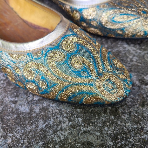 Vintage Ladies Shoes Gold Metallic Floral Shoes 1950'… - Gem