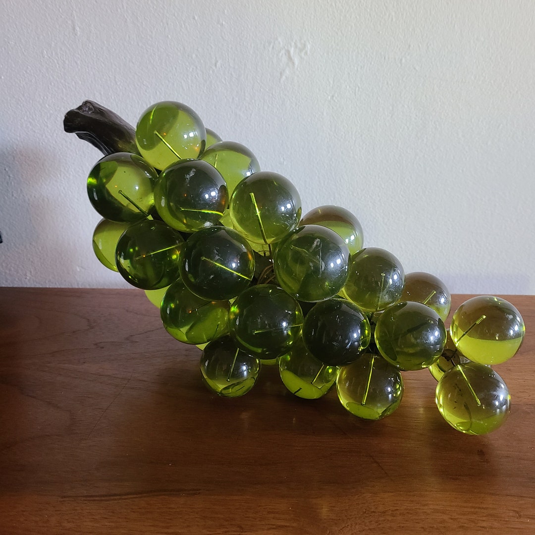 Vintage Lucite Grapes 1960s Bunch of Lucite Table Grapes Avocado Green ...