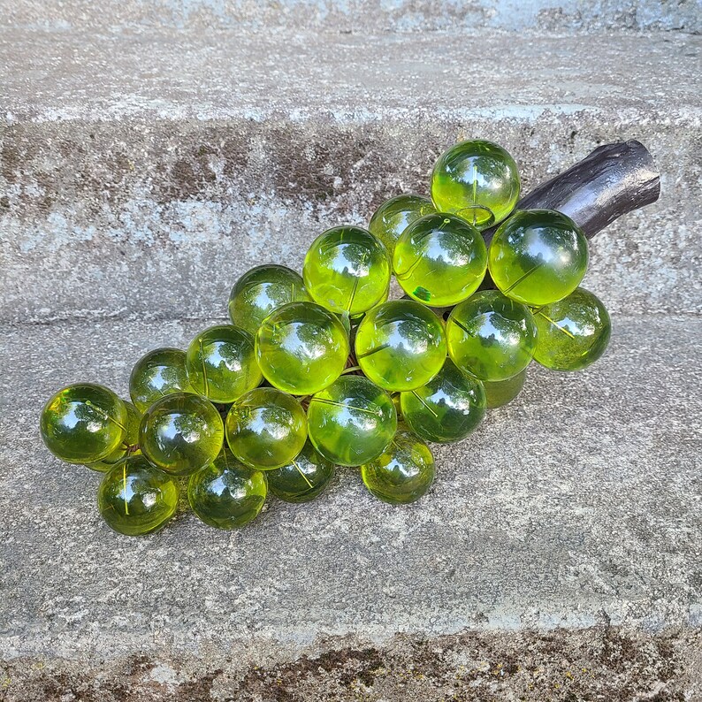 Vintage Lucite Grapes 1960s Bunch of Lucite Table Grapes Avocado Green ...