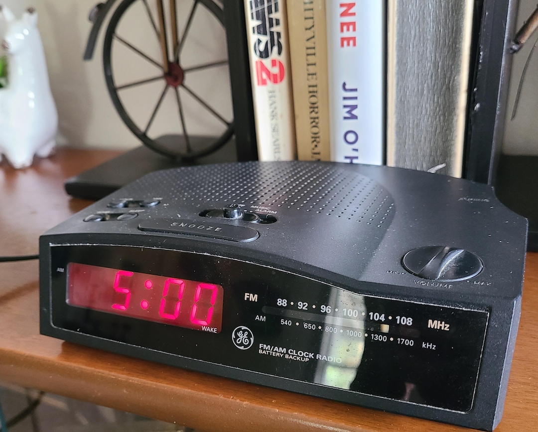 Vintage Clock Radio 1990s General Electric AM-FM Alarm Clock Radio ...