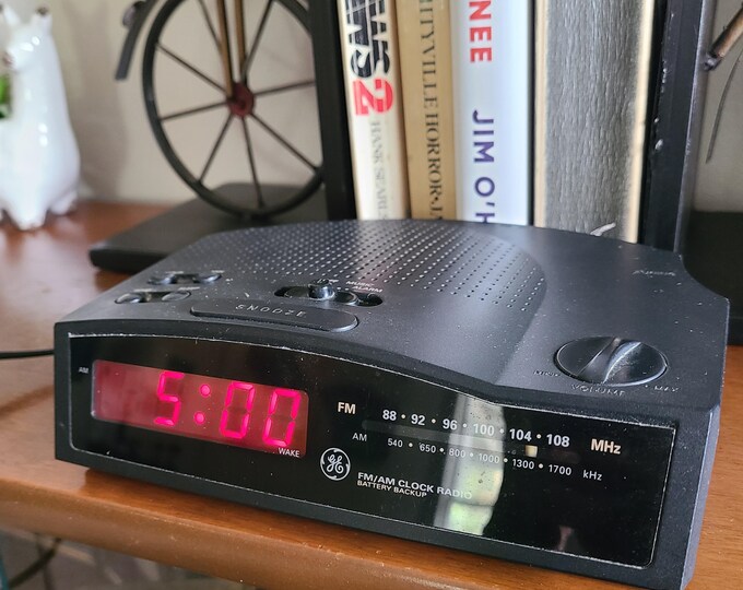 Vintage Clock Radio 1990s General Electric AM-FM Alarm Clock Radio ...