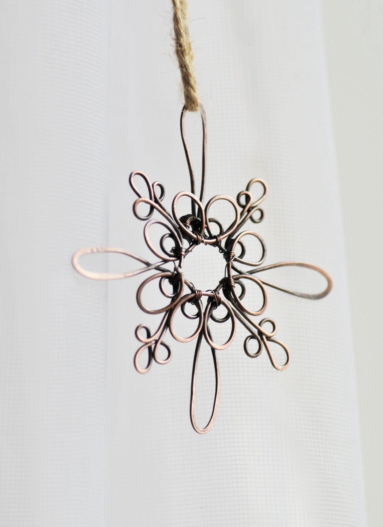Christmas Wire Wrapped Snowflake Tutorial – DIY Winter Snowflake ...