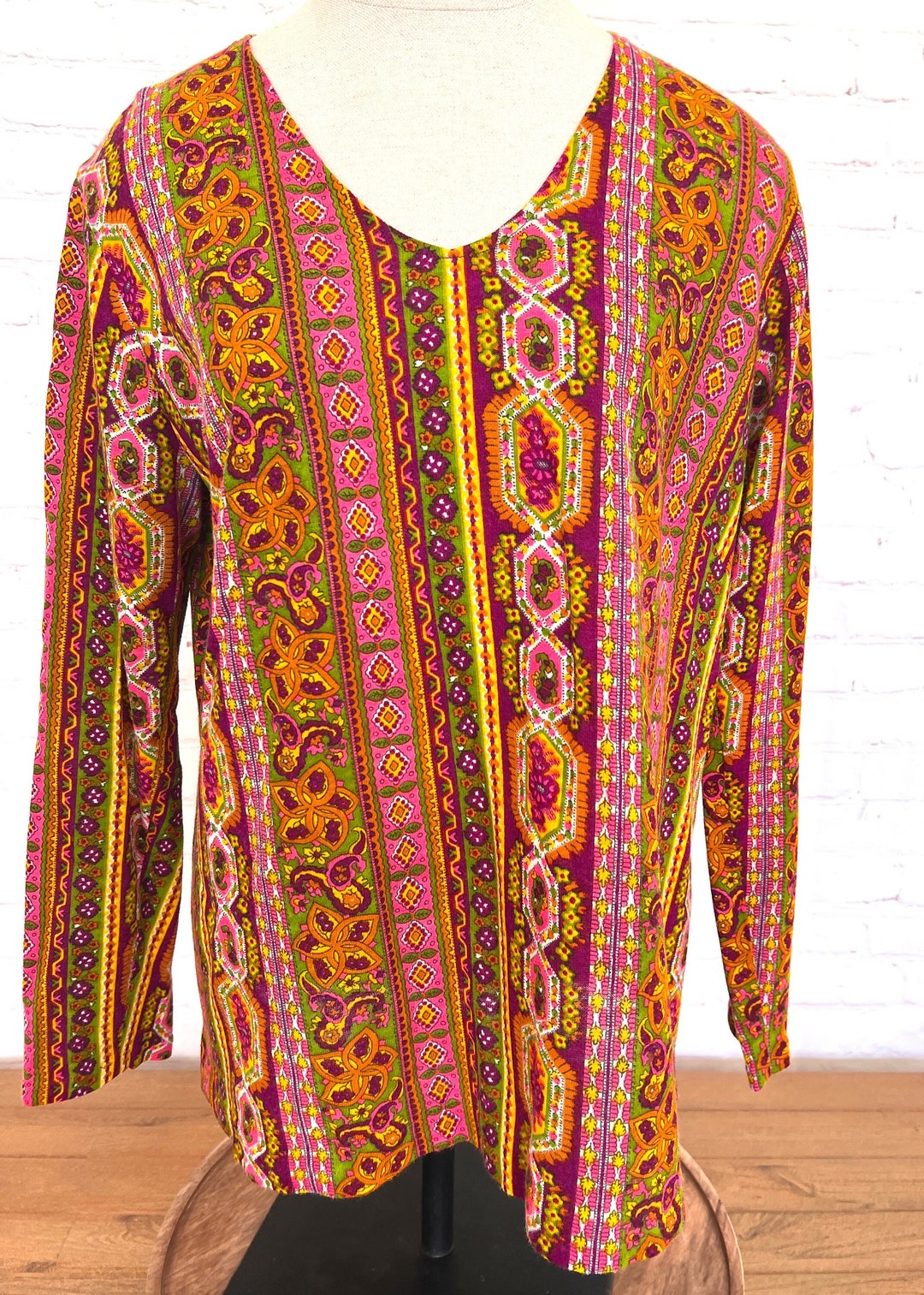 60's Mod Print in Pinks - V-neck Long Sleeve - Size Large - Etsy