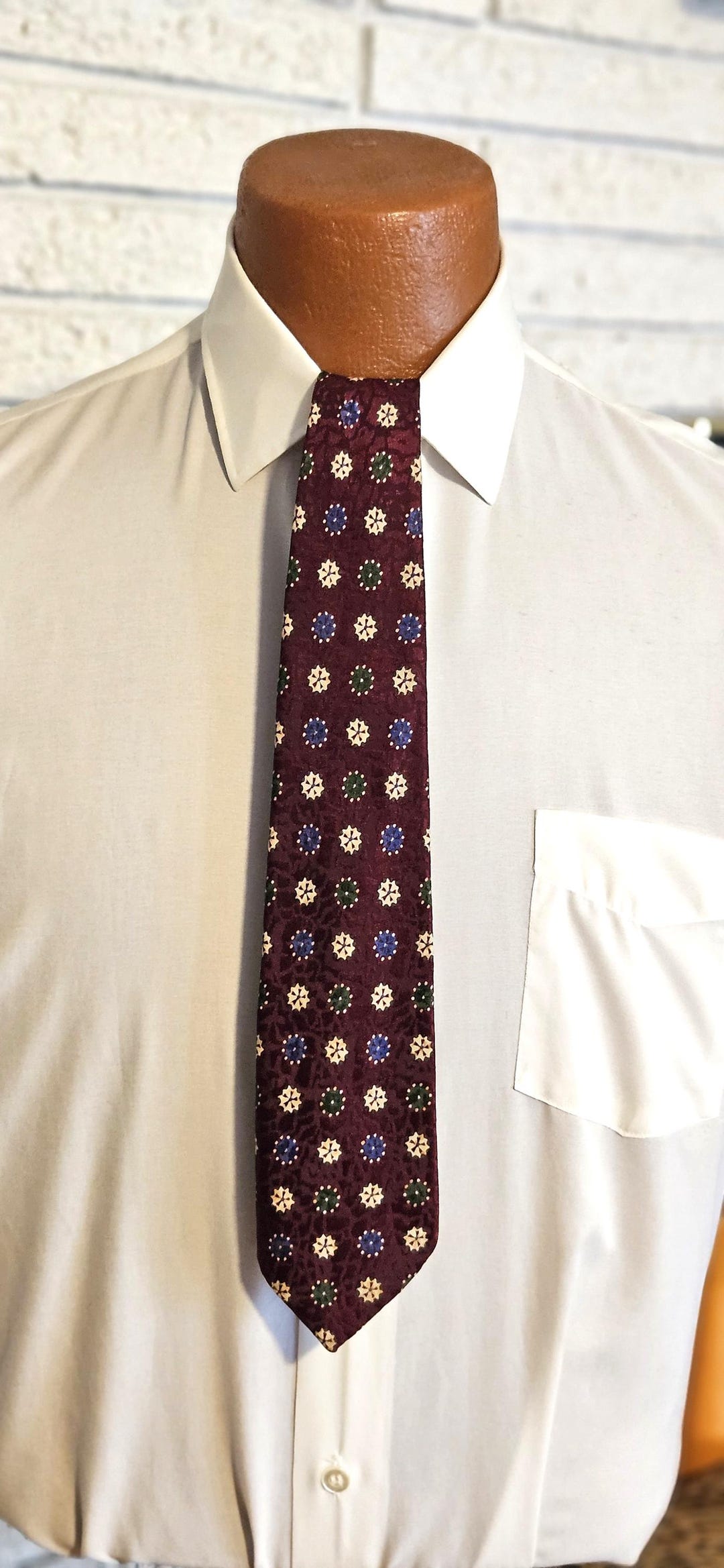 1950's Burgundy Rayon Tie in Cream and Blue!! 