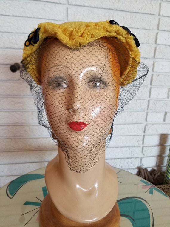 1950's Yellow Dress Cap with Black Netting! - Gem