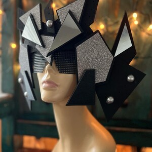 Sukah Synth Futuristische Cyborg Kopfbedeckung Halo Hut Kopfschmuck ...