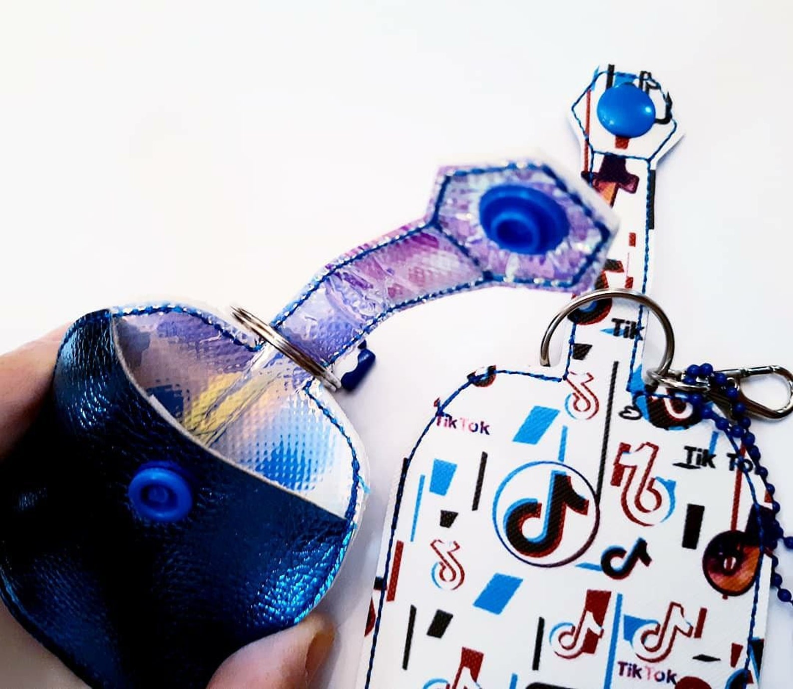 Tik Tok earbuds Case with swivel clasp 2 Free Stickers - Etsy België