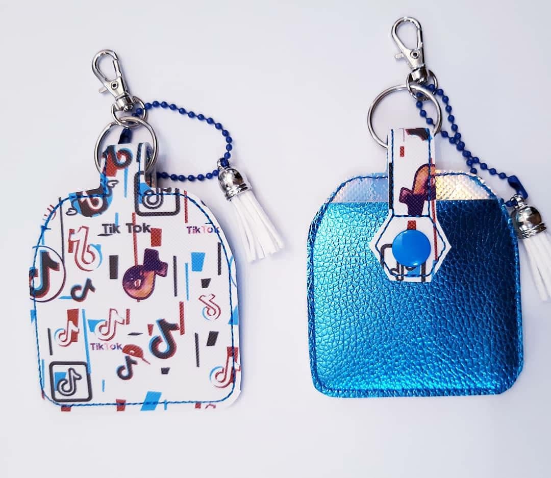 Tik Tok earbuds Case with swivel clasp 2 Free Stickers - Etsy België
