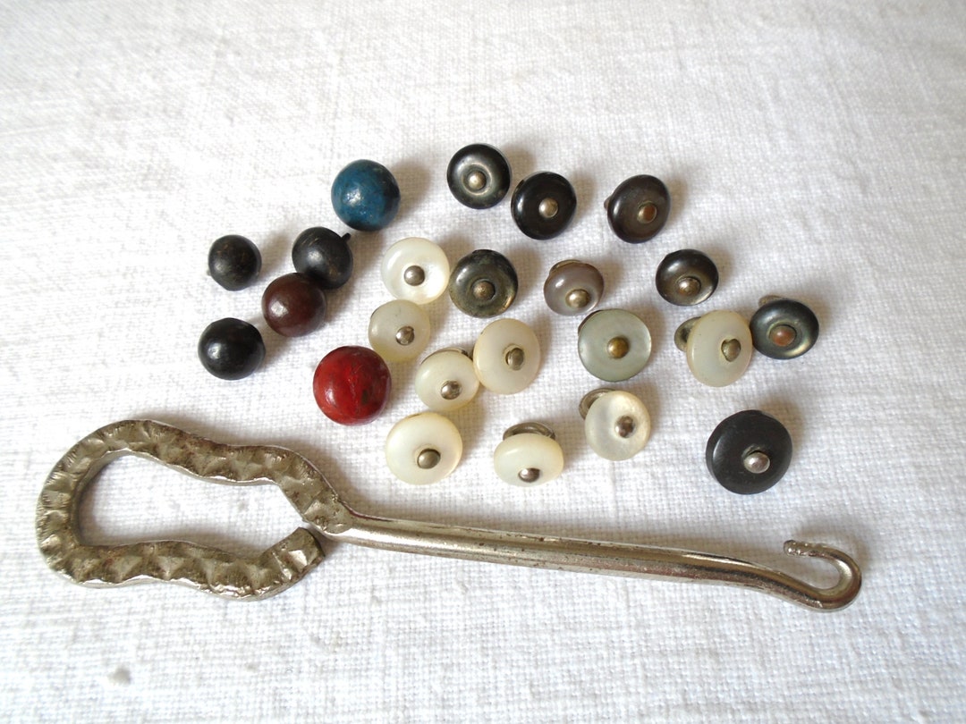 Vintage Shoe Buttons and Shoe Button Hook 23 Buttons - Etsy