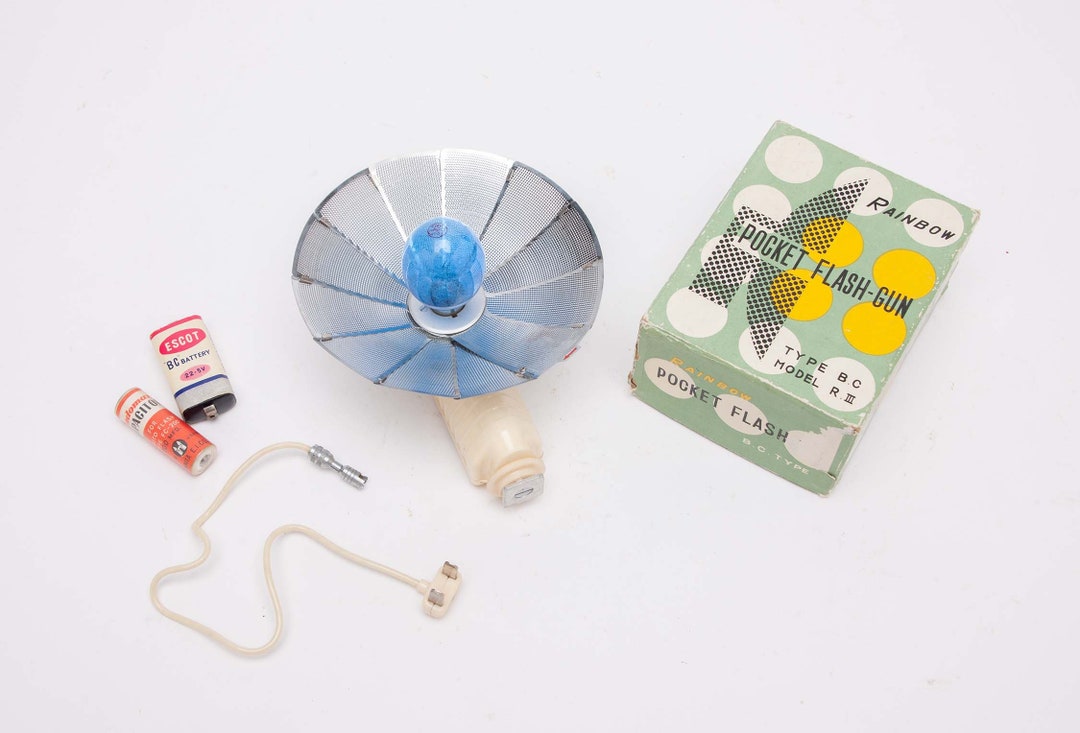 RAINBOW POCKET FLASH - Unique Folding Design Uses Flash Bulbs - 1960s ...